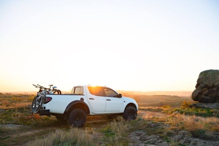 Ile może wystawać ładunek poza obrys auta? - Moto Klub